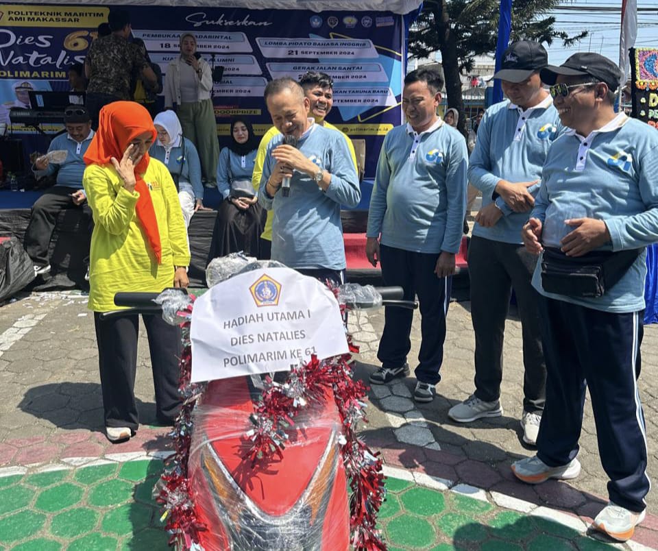 Dihadiri Calon Gubernur ASS, Jalan Santai Polimarim AMI Makassar ...